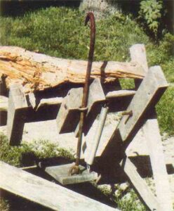 Log Cutting Stand With Log Hook – Mother Earth News